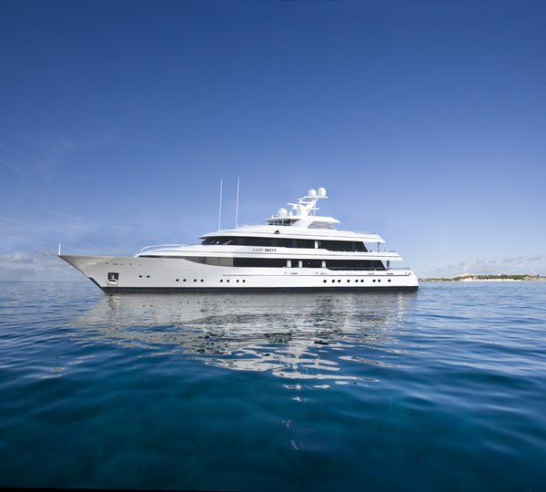 Superyacht Helix the 5th F45 Vantage motor yacht launched by Feadship ...